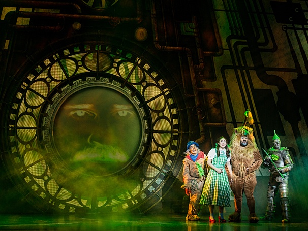 Broadway.com | Photo 9 of 11 | The Wizard of Oz: National Tour Show Photos